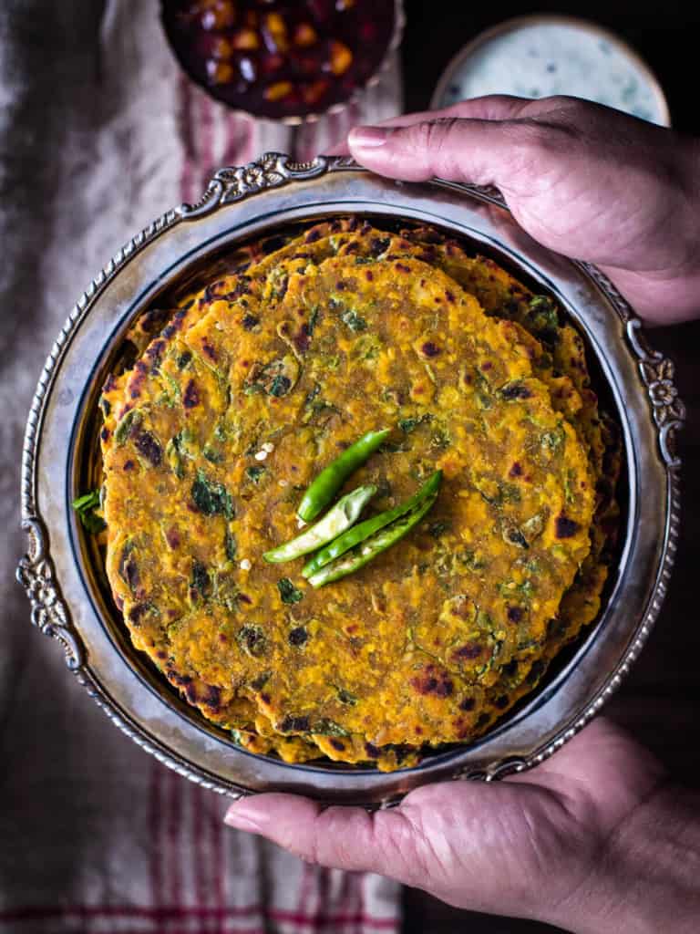 Gujarati Methi Thepla (Fenugreek Flatbread) - Simple Indian Meals