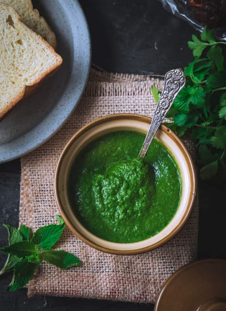 Coriander Mint Chutney (Hari Chutney) - Simple Indian Meals