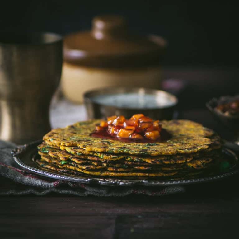 Gujarati Methi Thepla (Fenugreek Flatbread) - Simple Indian Meals